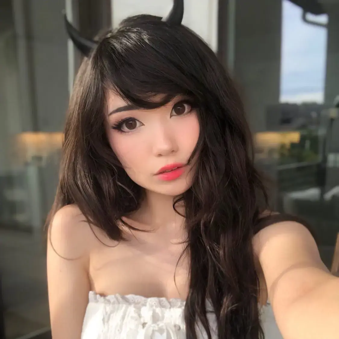 Emiru's Peripherals & Streaming Setup (2025) - What.Equipment